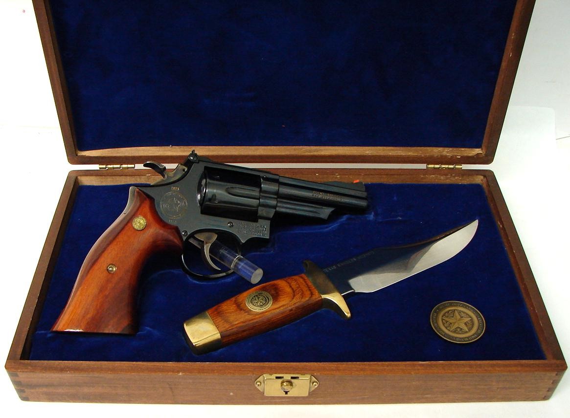 Texas Ranger Commemorative with Bowie knife. Smith & Wesson .357 Magnum ...