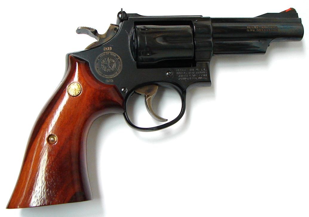 Texas Ranger Commemorative with Bowie knife. Smith & Wesson .357 Magnum ...