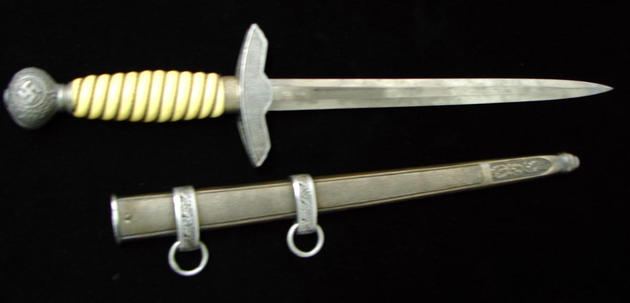 German Luftwaffe Dagger. 2nd model by Tiger Solingen. No chips in hilt ...