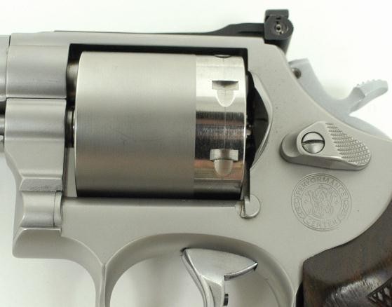 Smith & Wesson Model 686 .357 Magnum caliber revolver with Tritium ...