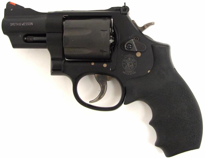 Smith & Wesson 386 SC/S .357 Magnum caliber revolver. Lightweight carry ...