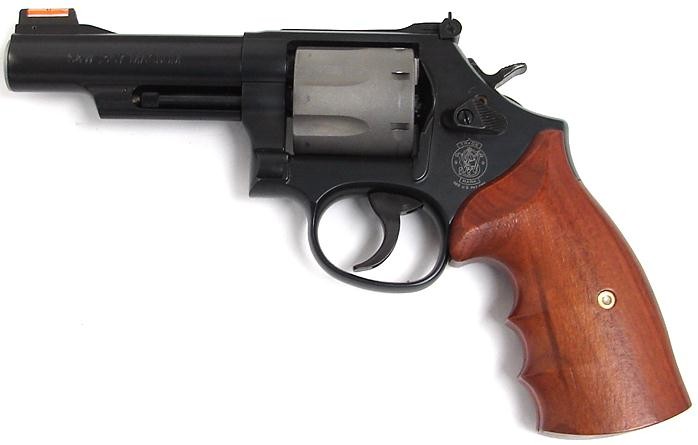 Smith & Wesson 520 .357 Magnum caliber revolver with titanium cylinder ...