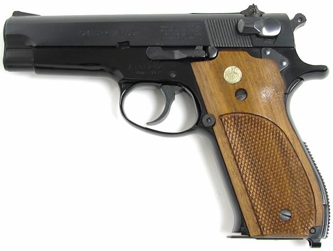 Smith & Wesson Model 39-2 9mm Para caliber pistol. 1970 s vintage auto ...