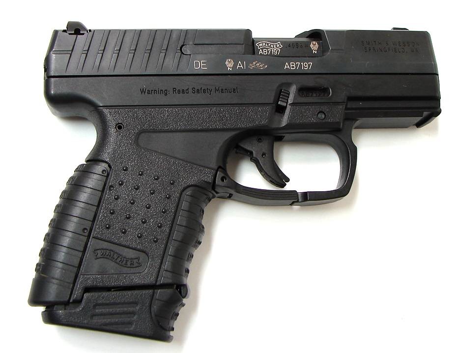 Walther PPS .40 S&W caliber pistol. Very slim concealed carry gun in ...