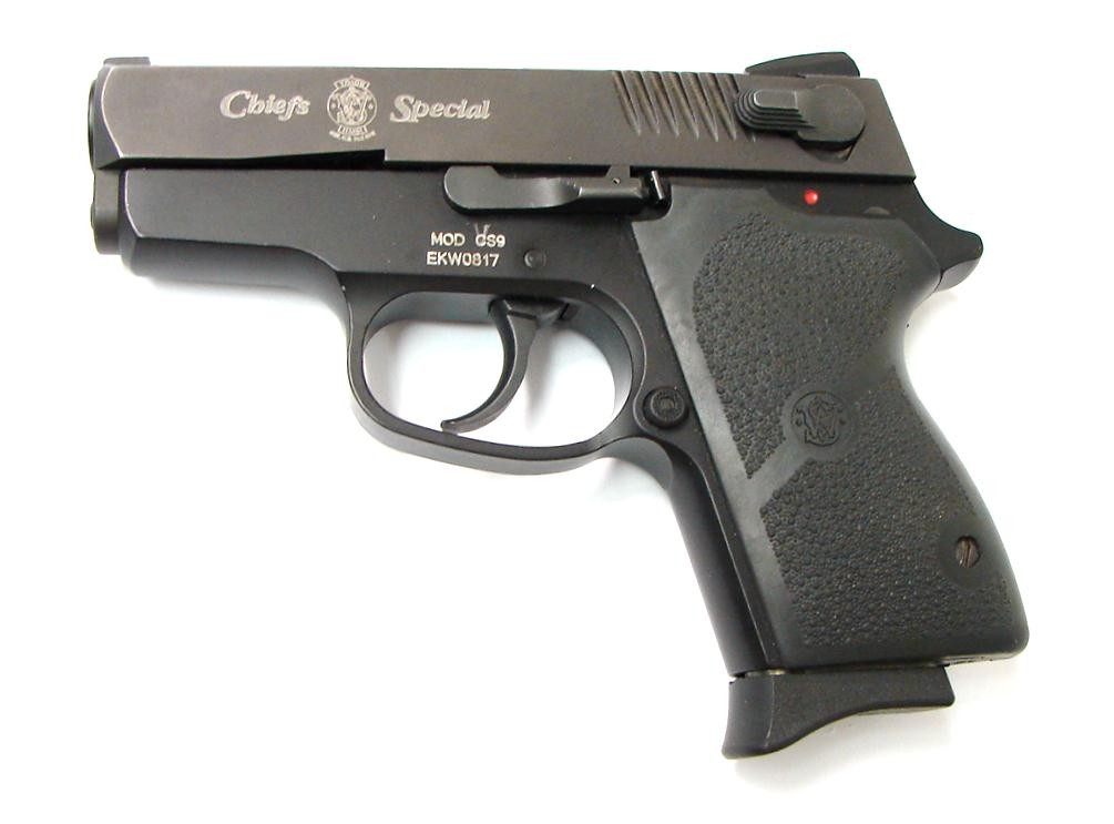 Smith & Wesson CS9 9mm caliber pistol. Sub-compact model in excellent ...