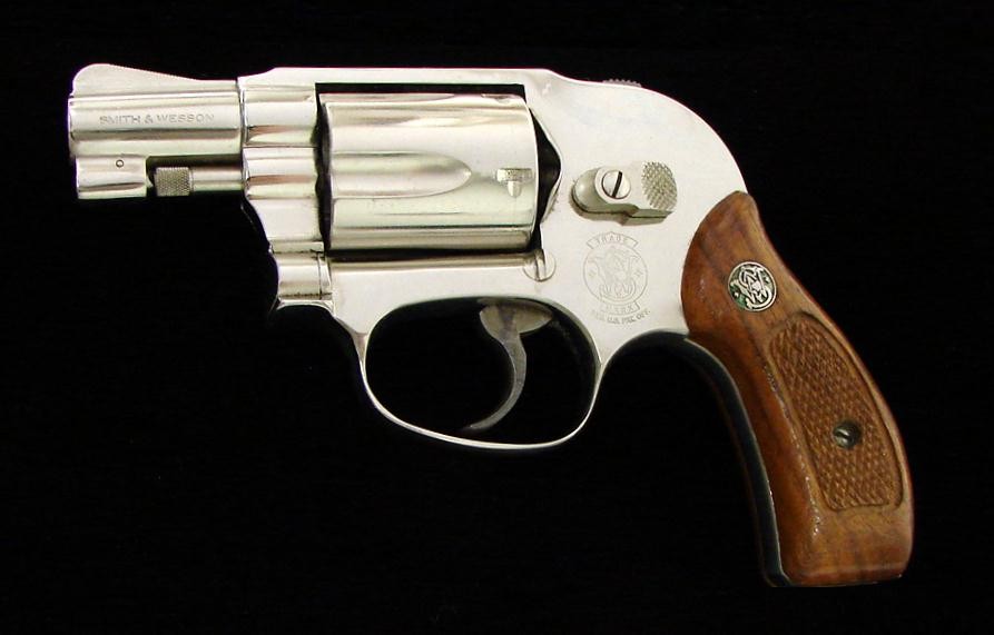 Smith & Wesson 38 .38 Special caliber revolver. Airweight Bodyguard ...