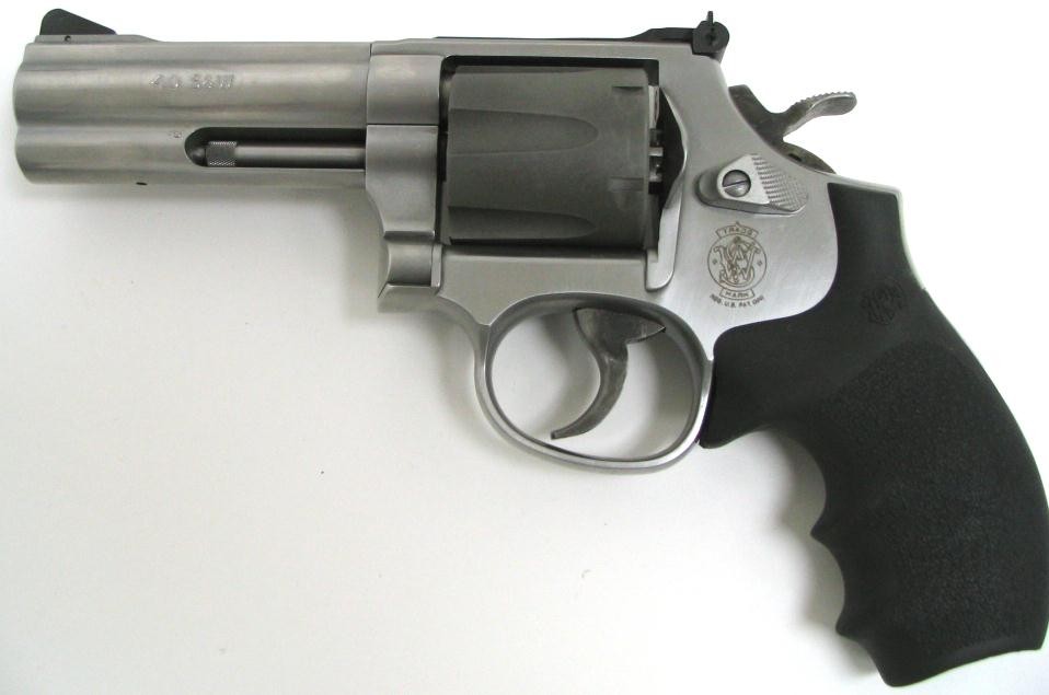 Smith & Wesson 646 TI .40 S&W caliber revolver with titanium cylinder ...