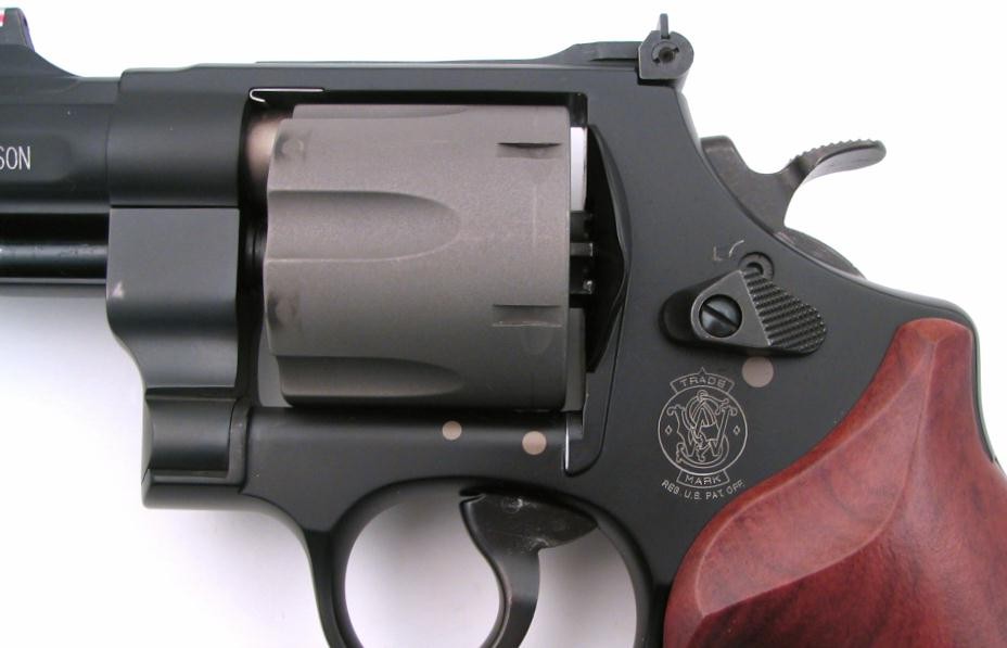 Smith & Wesson 325PD .45 ACP caliber Airlite titanium pistol. Like new ...