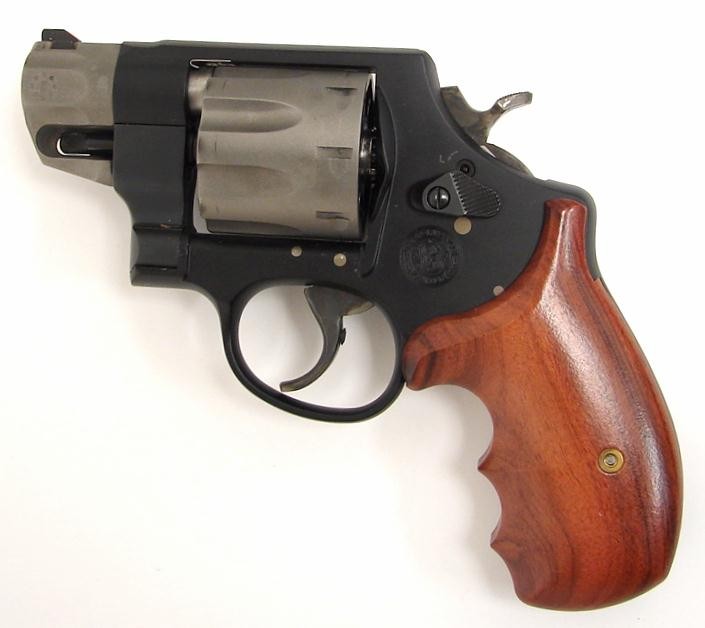 Smith & Wesson 327 PC .357 Magnum caliber revolver. 8-shot Performance ...