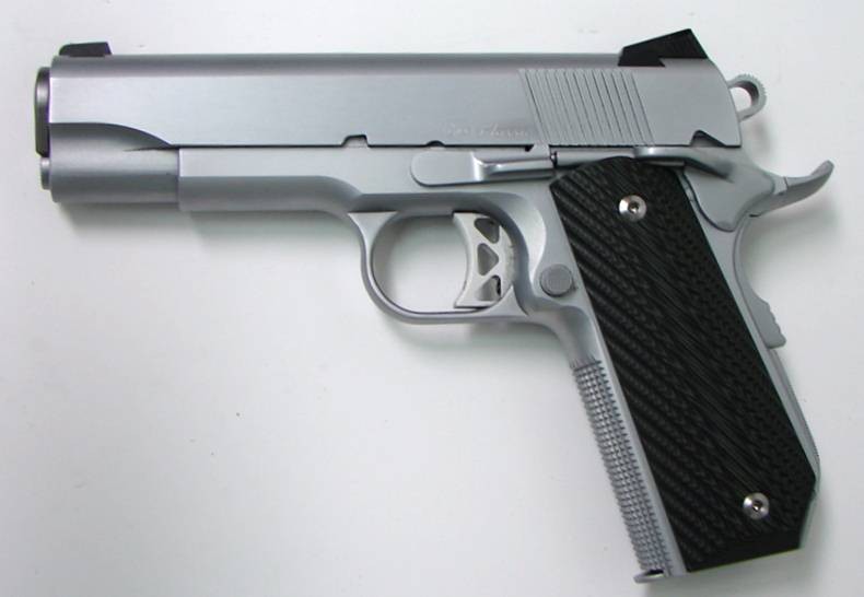 Dan Wesson Commander Classic Bobtail 10mm caliber pistol. Customized ...
