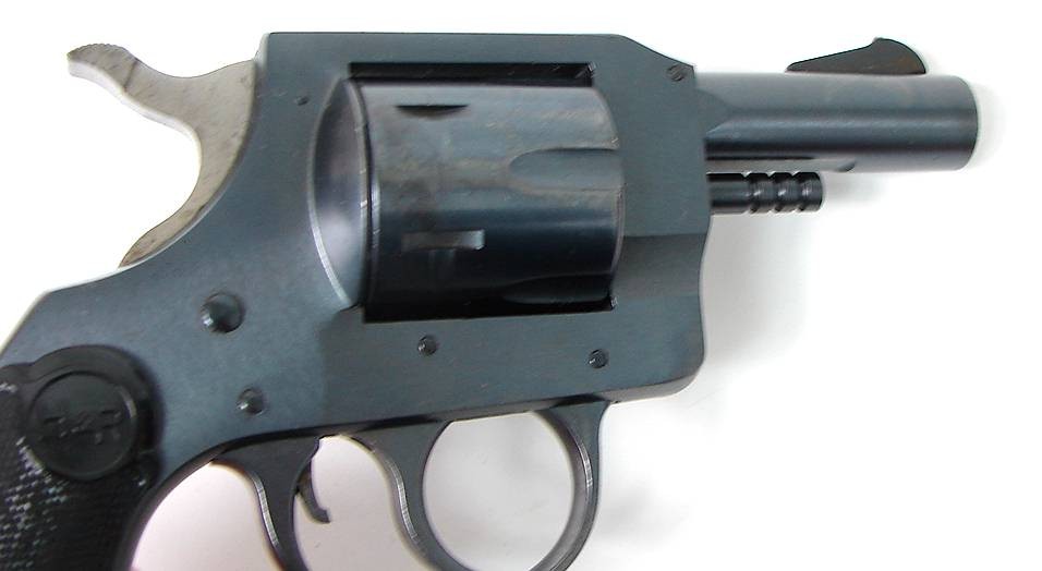 Harrington & RIchardson 732 .32 S&W caliber revolver. Snub nose double ...