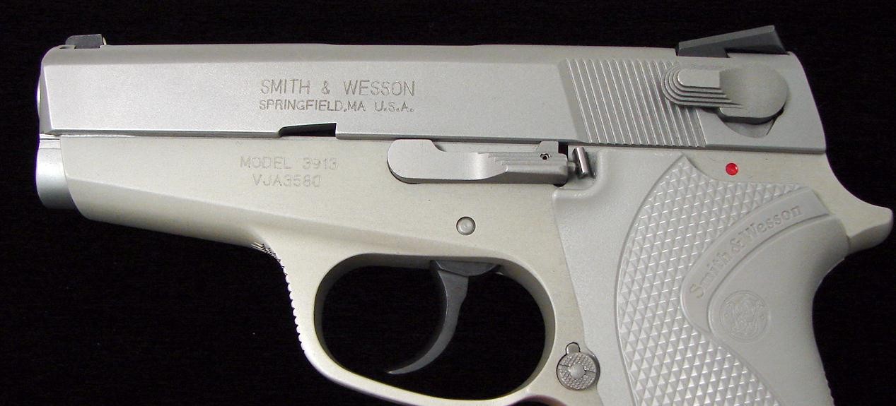 Smith & Wesson 3913 9mm Para caliber pistol. Lady Smith compact model ...