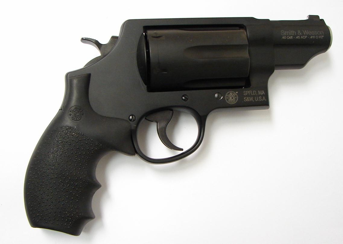 Smith & Wesson Governor .45 LC/45 ACP/410 gauge revolver. 6 Shot .410 ...