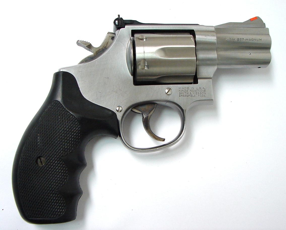 & Wesson 686-4 .357 Magnum caliber revolver. 2 12 6-shot snub 1990s ...