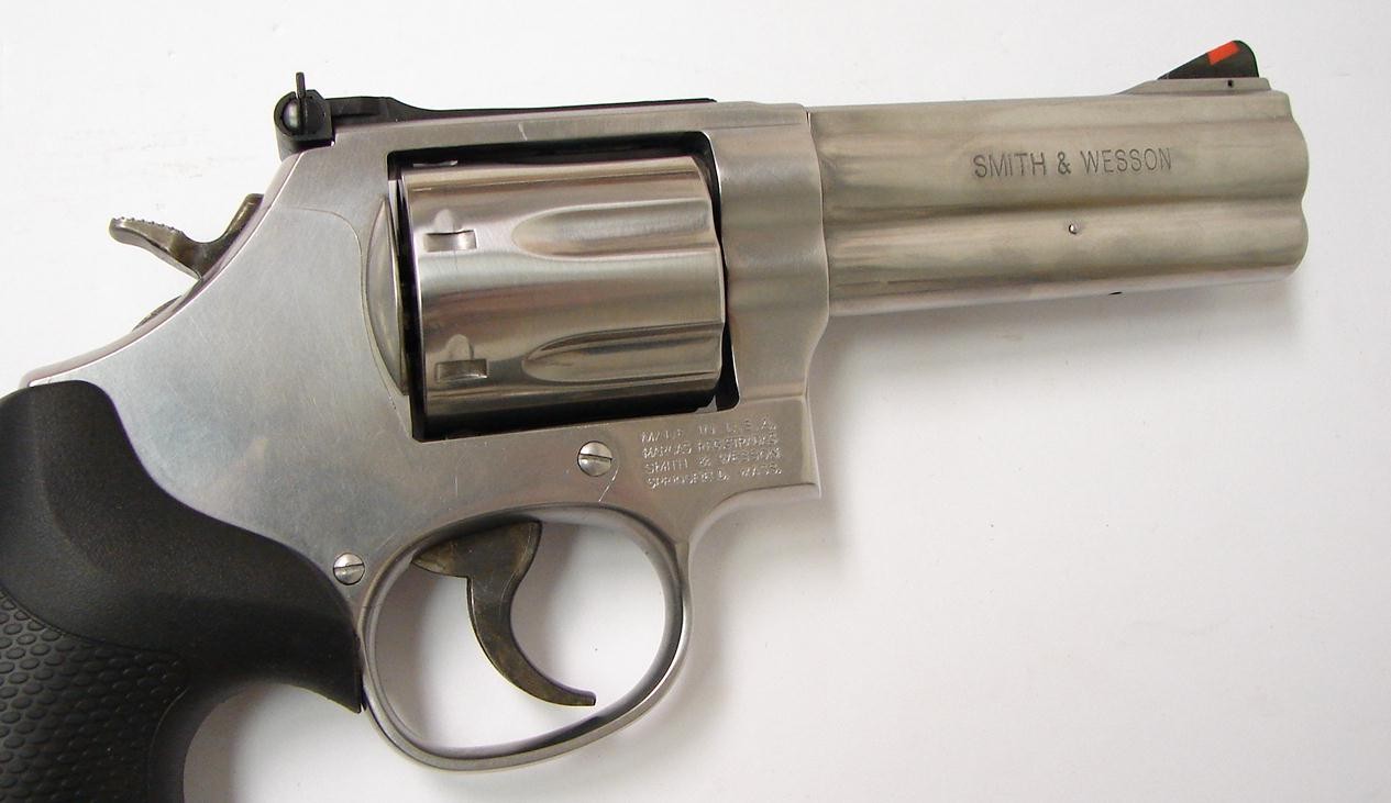 Smith & Wesson 686-6 .357 Magnum caliber revolver, 4" 7-shot model in ...
