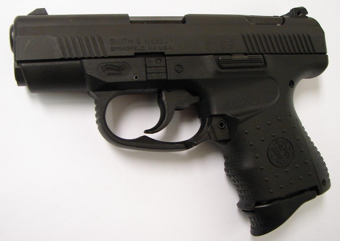 Smith & Wesson SW99 .40 S&W caliber pistol. Compact model in excellent ...