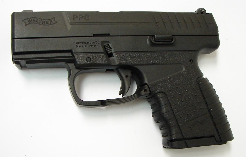 Walther PPS .40 S&W caliber pistol. Slim subcompact with night sights ...