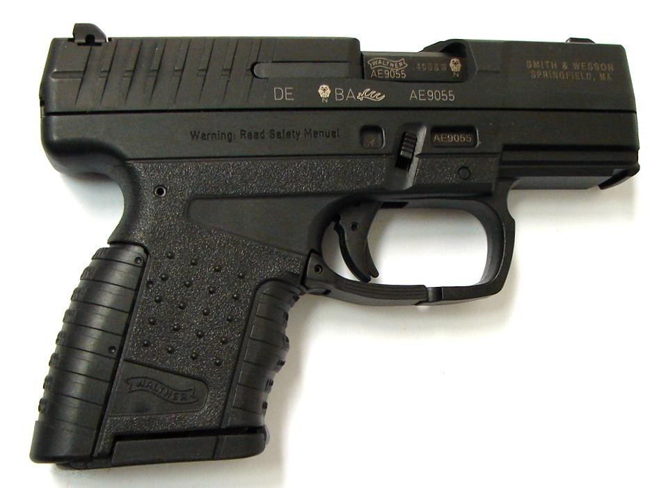 Walther PPS .40 S&W caliber pistol. Slim subcompact with night sights ...